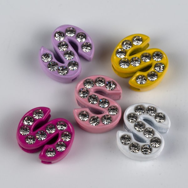 Berlock med Strass & Färg Bostav S - Busy Lizzie | CDON