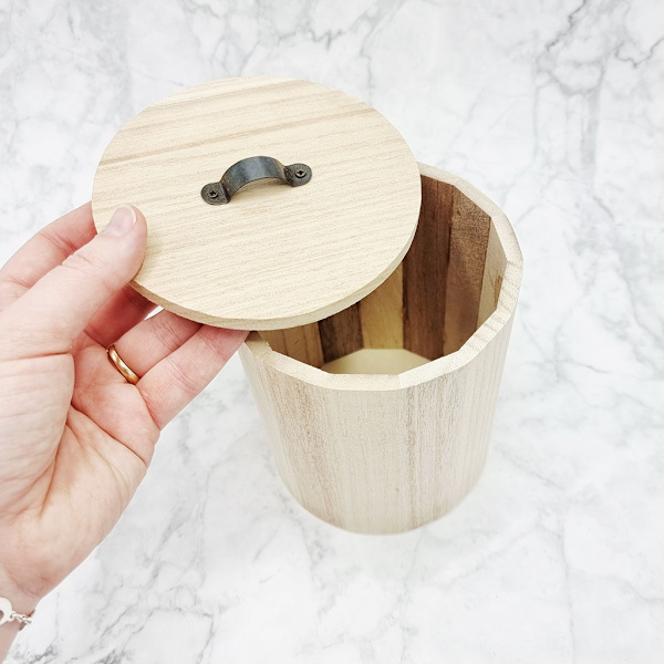 Rund Träask Med Lock - Dia: 12 cm - Höjd 15 cm | CDON