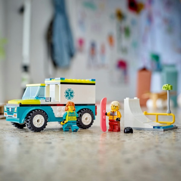 LEGO City 60403 Junior 4+ Ambulans och snowboardåkare | CDON