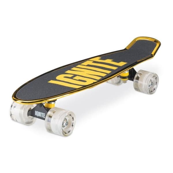 Light-Up Skateboard Set with Adjustable Helmet and Protective Gear | CDON